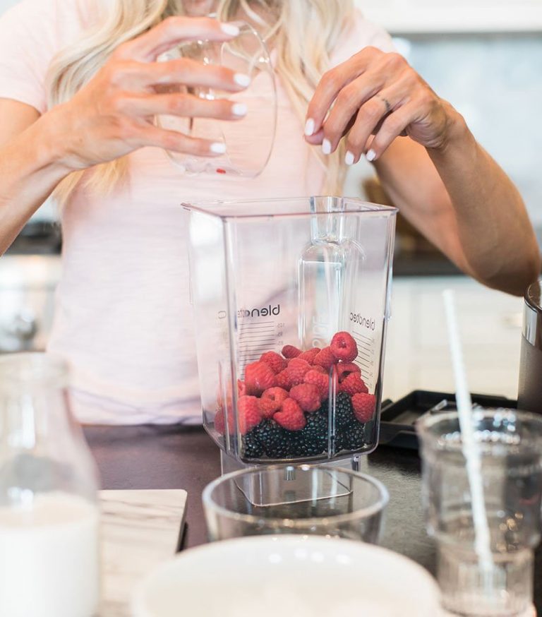 Avocado Dreaming with this Breakfast Fruit Smoothie Recipe - Heidi Powell